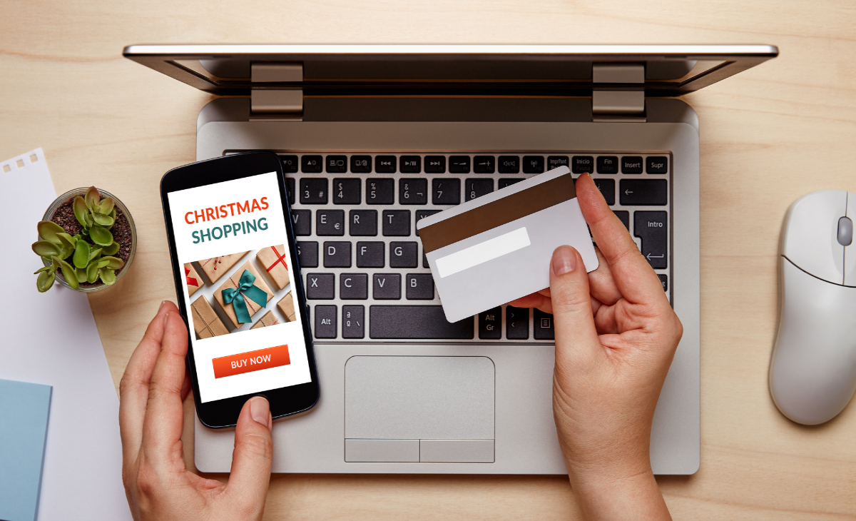 Digital Presents: E-commerce and Christmas gifts in the digital age