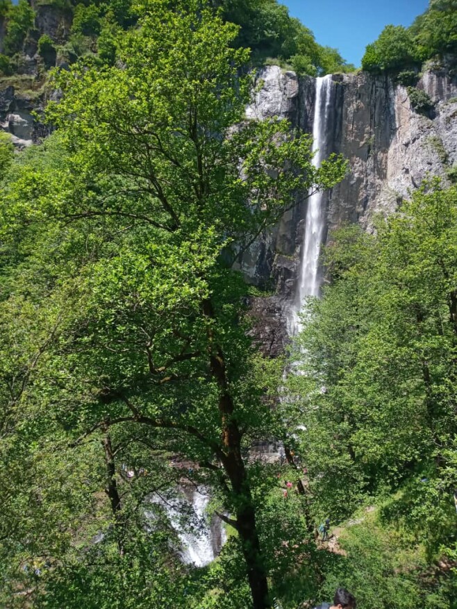 Laton Waterfall, The Spectacle of Mighty Gorgeous