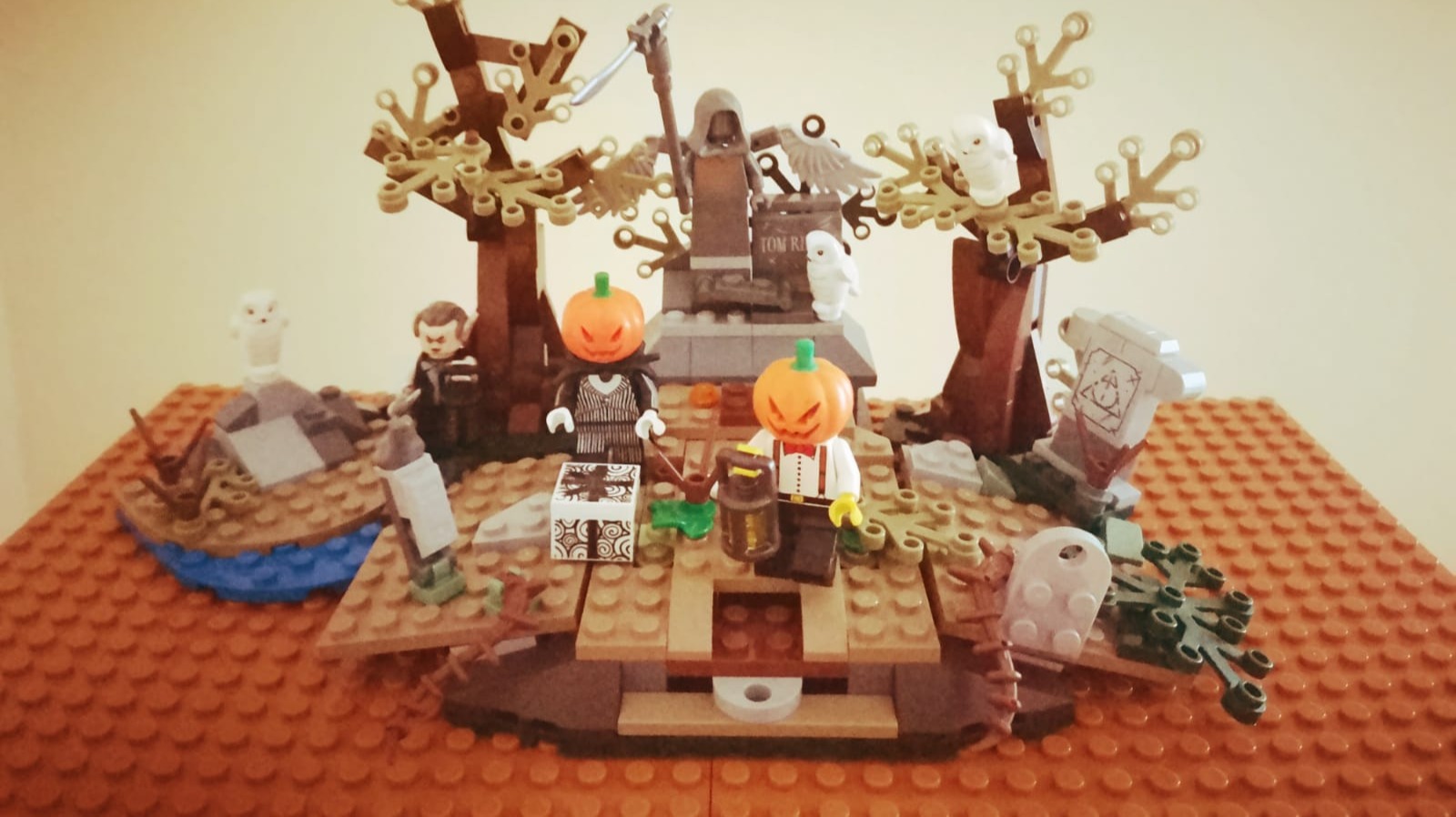 My new Halloween scenery - New lego minifigures