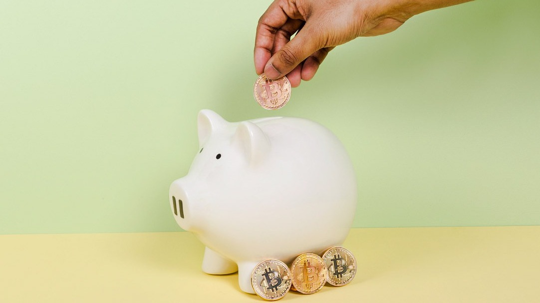 Monetary Saving: step prior to Traditional and Crypto Investment