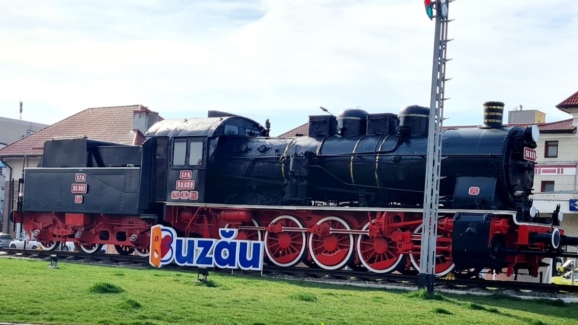 Tourist In My Home Town #2 : Buzau City Train Station And Ilie The Vulture