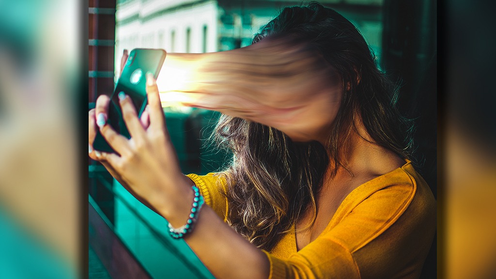 Sucked Into Smartphone : Photo-Manipulation Artwork With Detailed ...