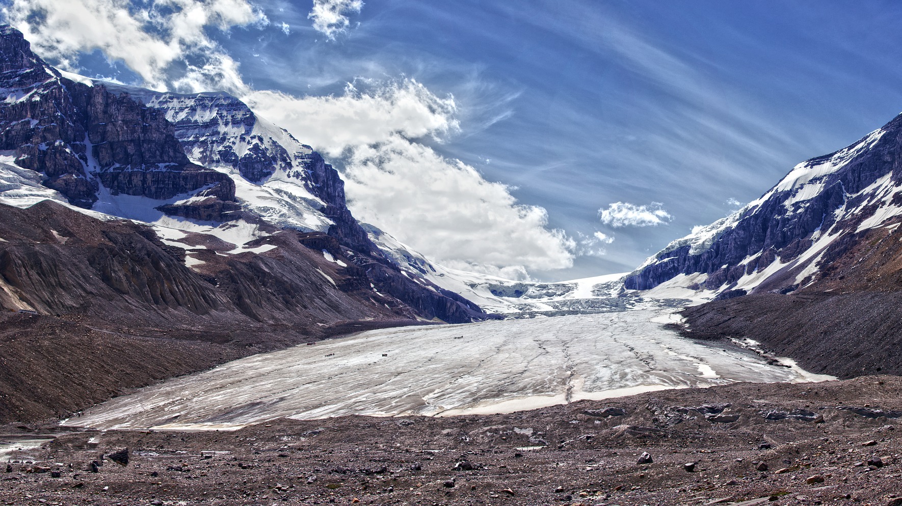 3 Dead After Bus Rolls Over in Canada’s Jasper National Park