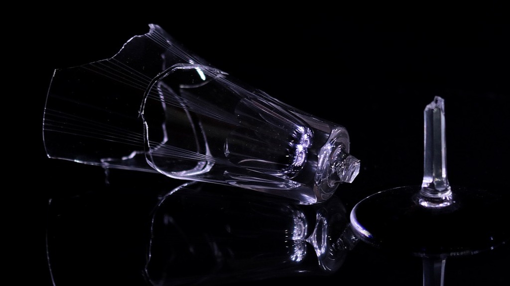 Inception (2010) - Breaking Glass As Motif